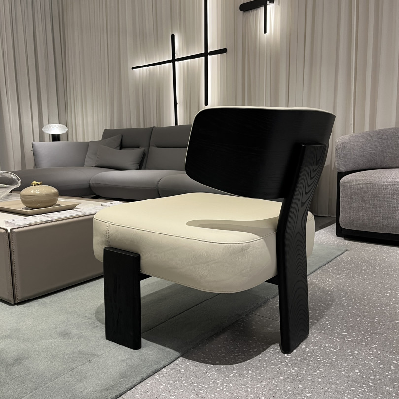 HEN-HEN Lounge Chair